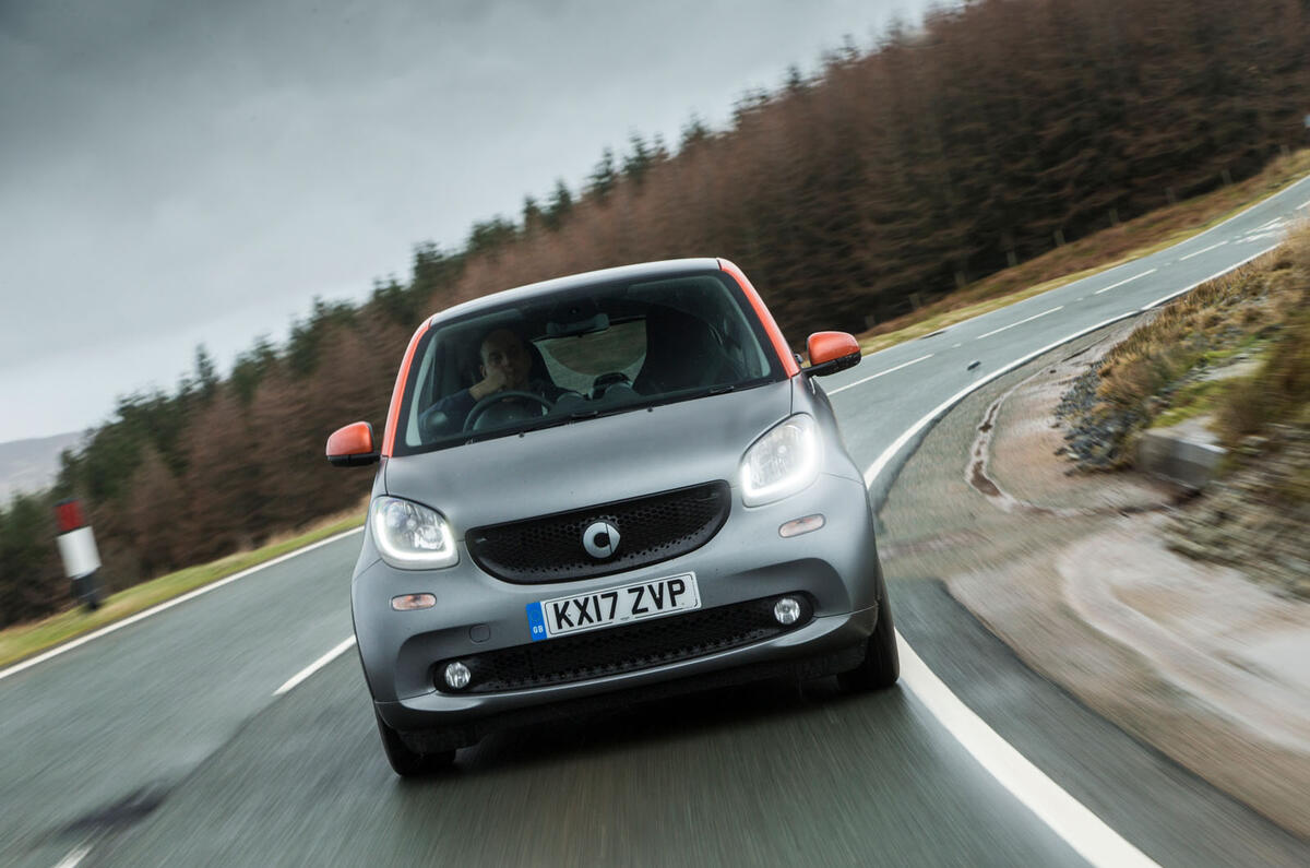 Porsche 911 Turbo S vs Smart Fortwo: a real-world race across Wales ...