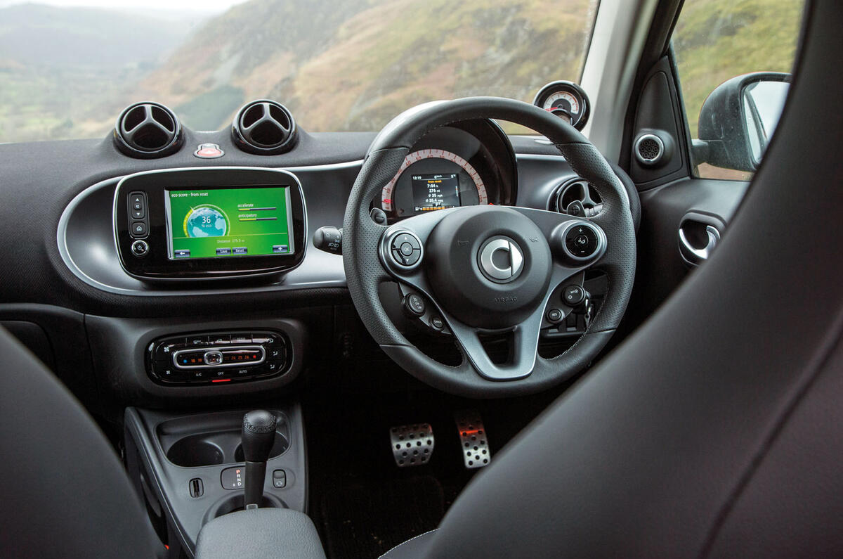 Porsche 911 Turbo S vs Smart Fortwo: a real-world race across Wales ...