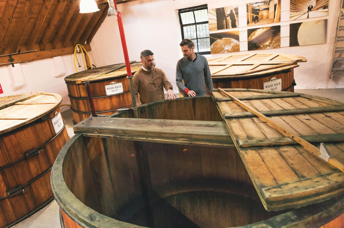 Festive road trip: Christmas hamper hunting in a BMW 520d Touring | Autocar