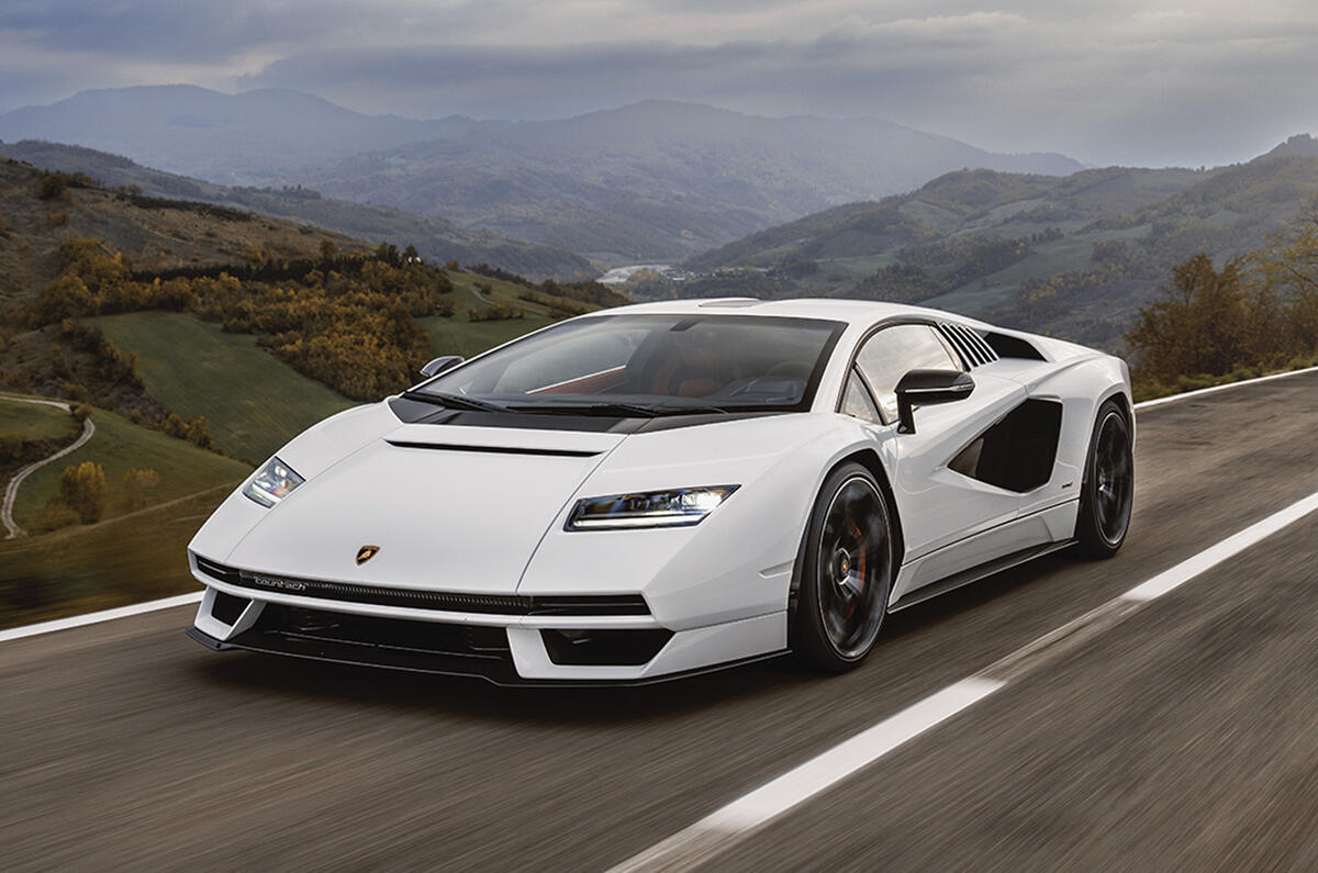 Lamborghini Countach LPI 800-4 hits public roads for the first time ...