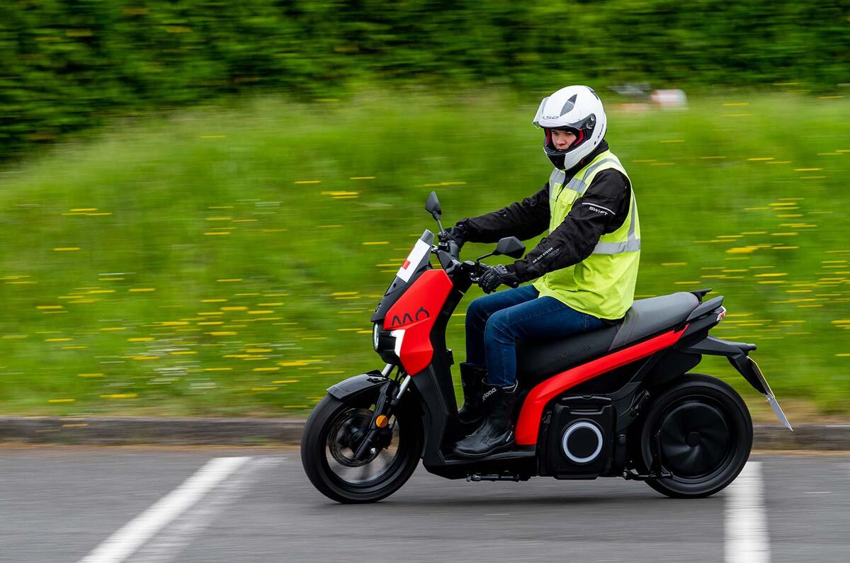How to do a motorbike CBT on a Seat Mo electric scooter | Autocar