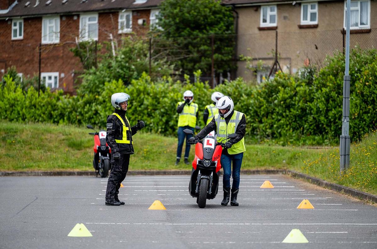 How to do a motorbike CBT on a Seat Mo electric scooter | Autocar