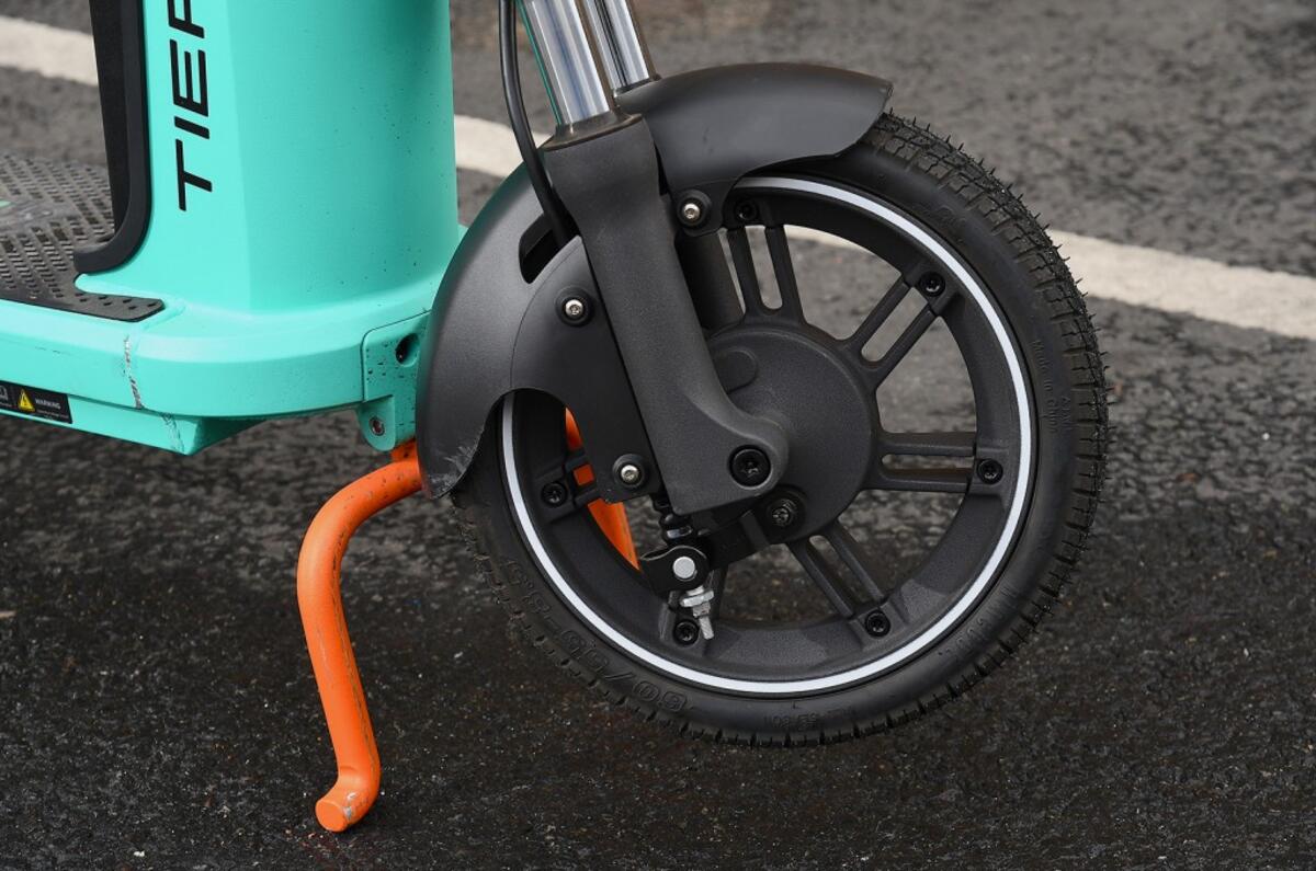 Tier 6 electric scooter first ride | Autocar