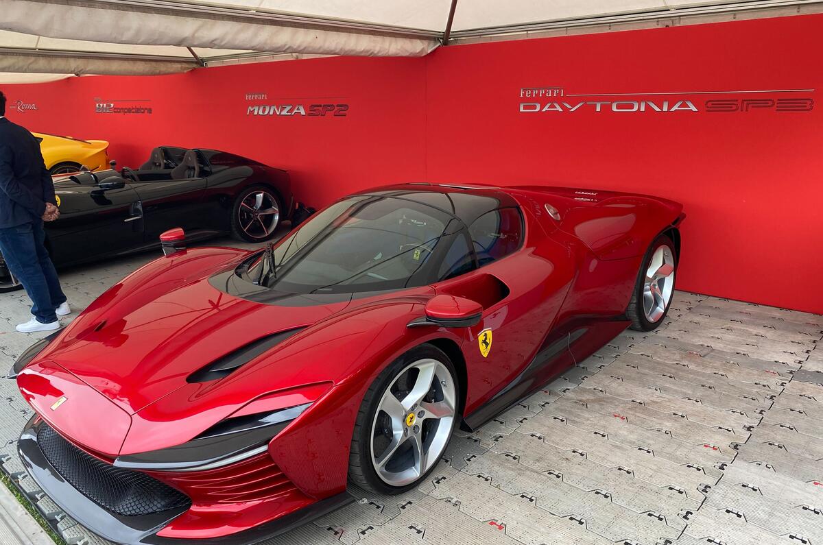 New mid-engined Ferrari Daytona SP3 packs 829bhp V12 | Autocar