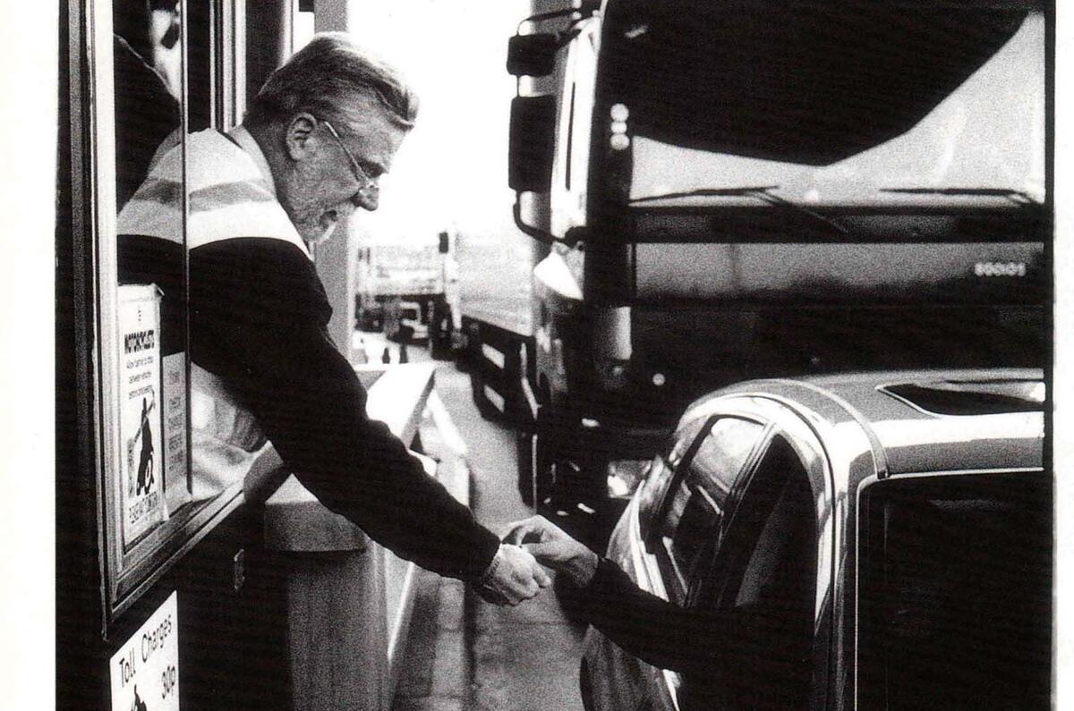 Driving 100 laps of the M25 in the 1999 COTY-winning Ford Focus | Autocar