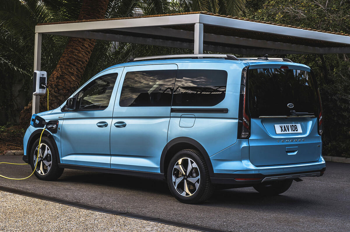New Ford Tourneo Connect PHEV boasts 68-mile EV range | Autocar