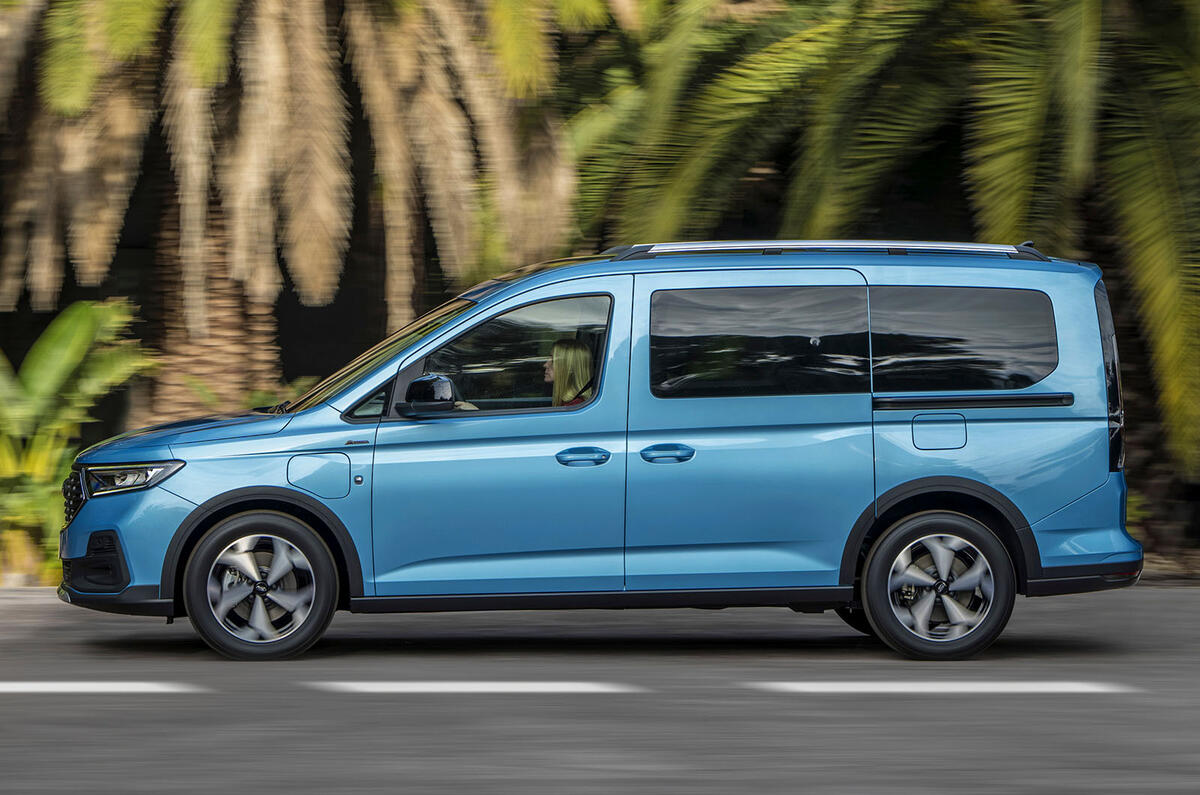 New Ford Tourneo Connect PHEV boasts 68-mile EV range | Autocar