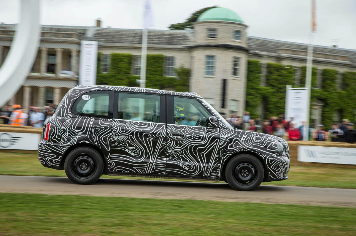 London Taxi Company's electrified cab makes dynamic debut - with video ...