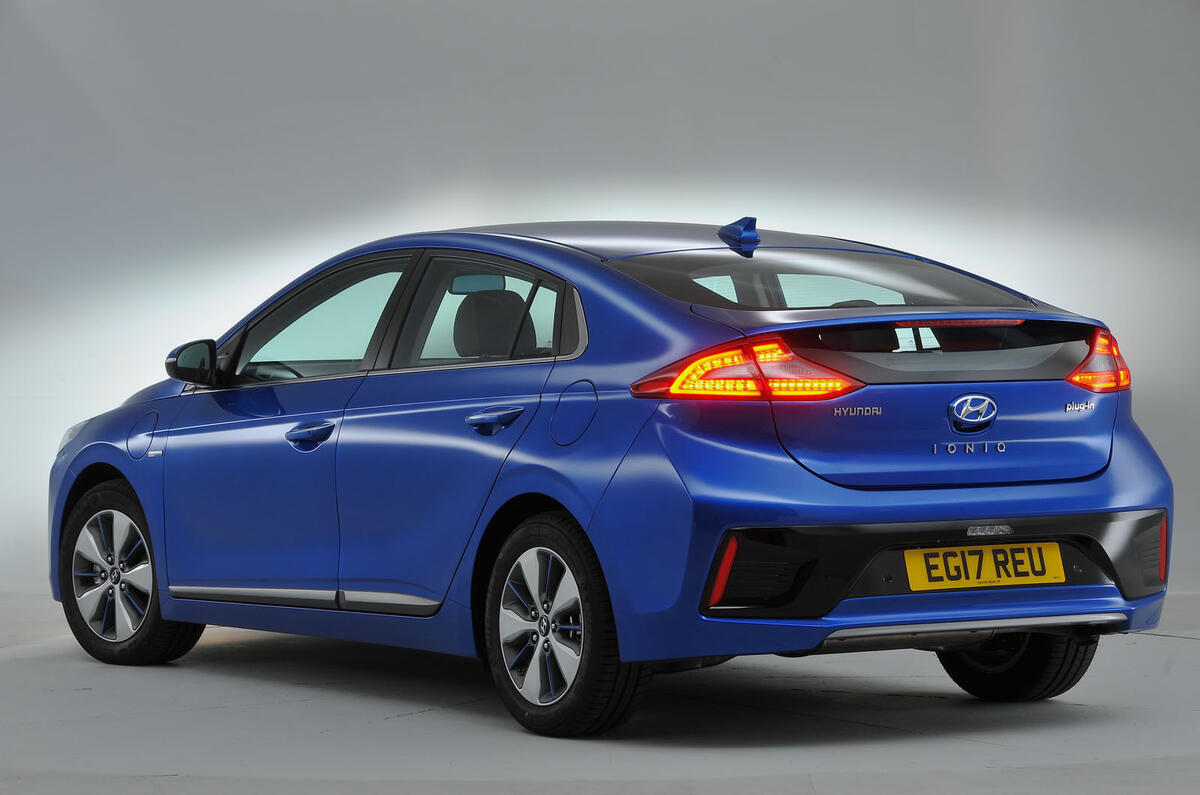 Hyundai Ioniq Plug In Hybrid Premium Se 2017 First Drive Autocar