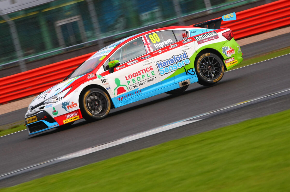 BTCC 2017: Sutton avoids Silverstone chaos to retain title lead | Autocar