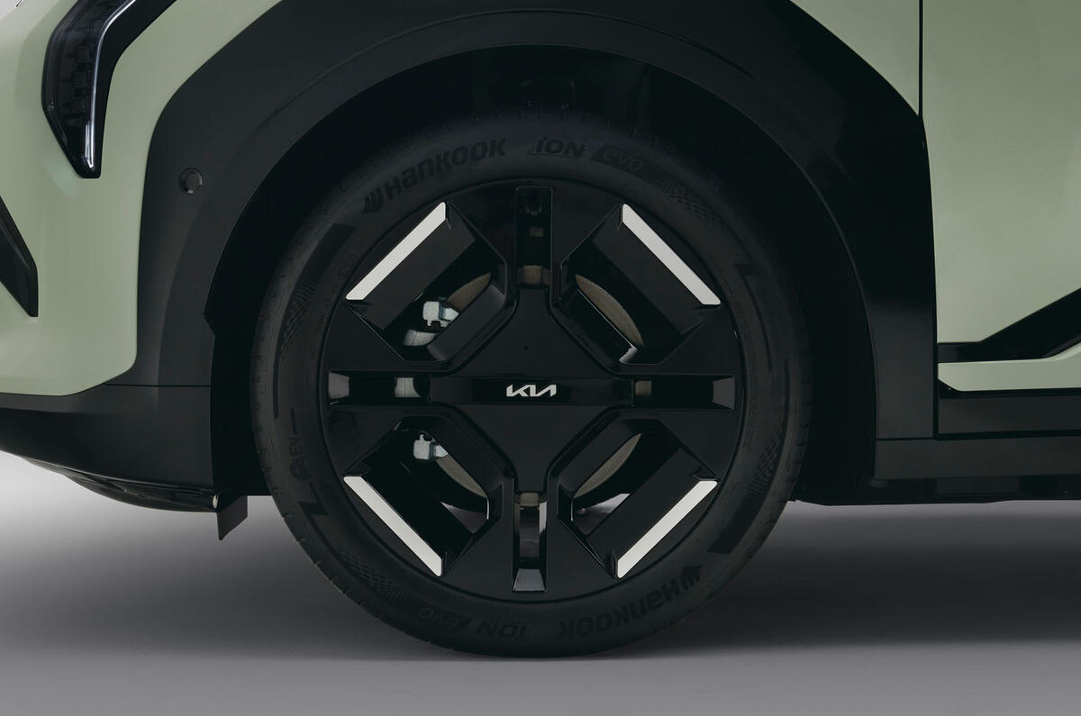 Kia EV3 revealed as sub-£30k electric SUV with 373-mile range | Autocar