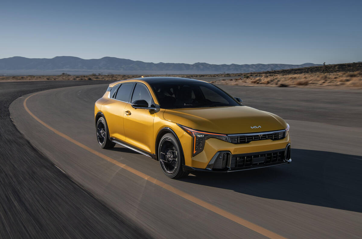 2025 Kia K4 is striking petrol hatchback that will take on VW Golf ...