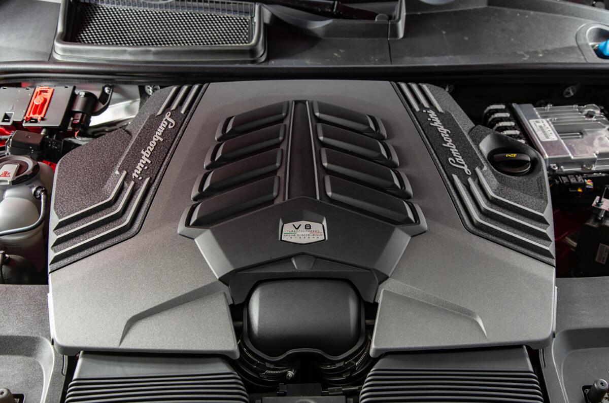 Lamborghini Urus 2018 review | Autocar