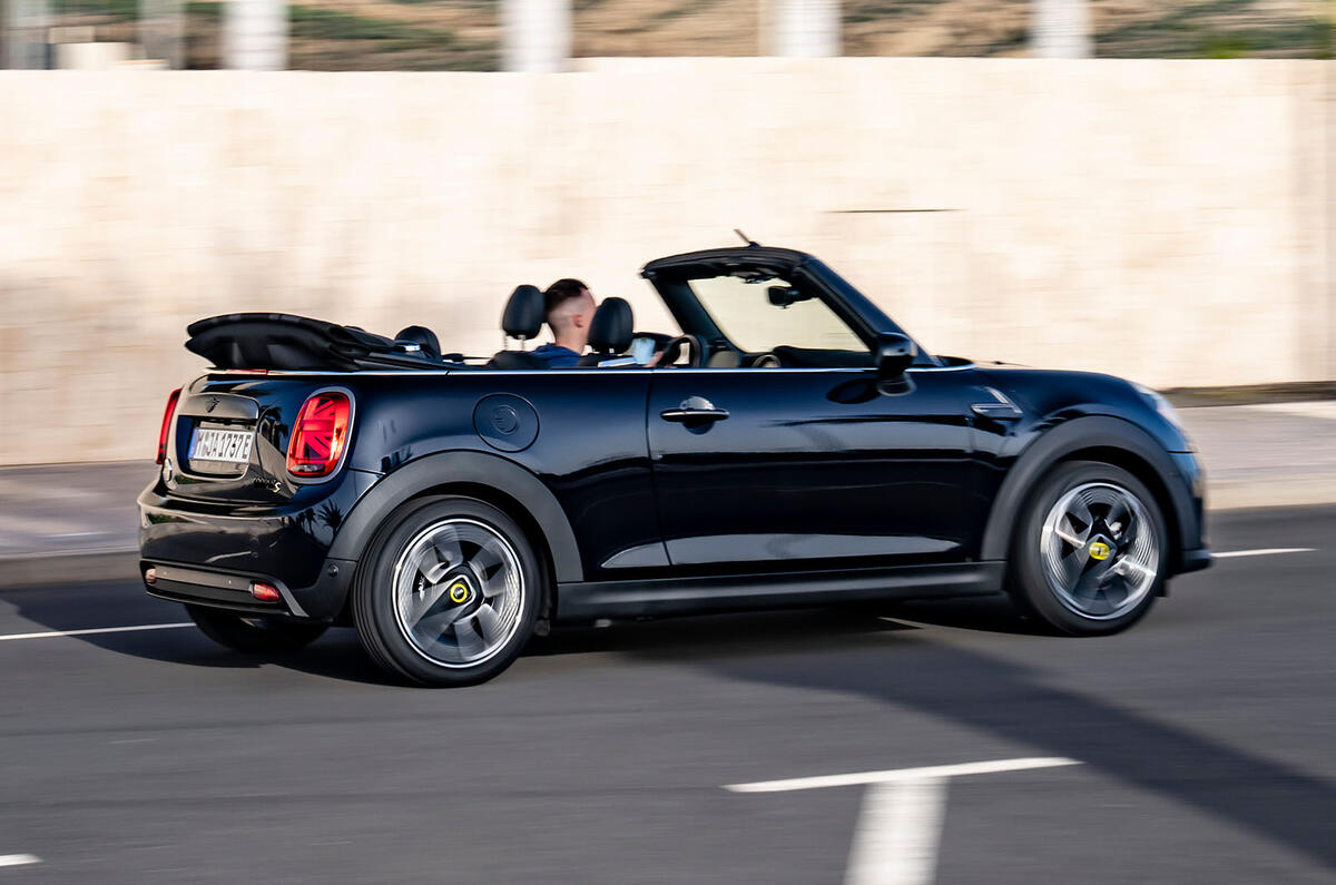 2023 Mini Electric Convertible goes on sale at £52,500 | Autocar