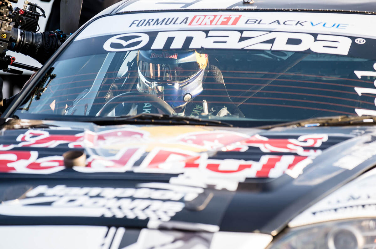 Drifting a Mazda RX-8 around the magic roundabout with 'Mad' Mike ...