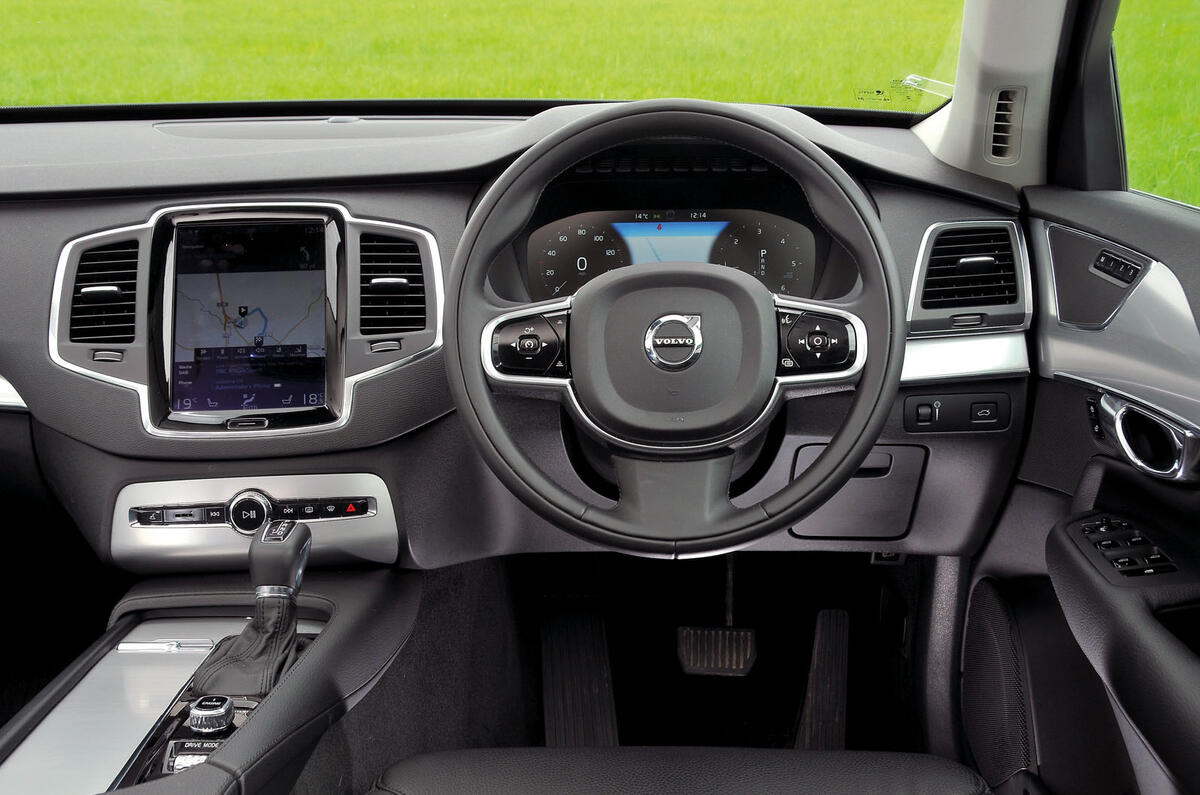 Volvo XC90 D5 Momentum vs Range Rover TDV6 Vogue: new vs used | Autocar