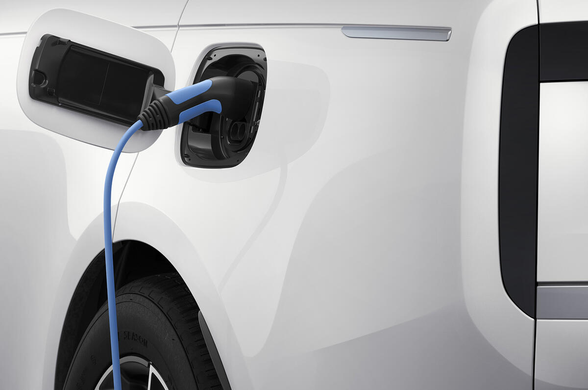 New Range Rover PHEV brings 70-mile EV range for £103,485 | Autocar