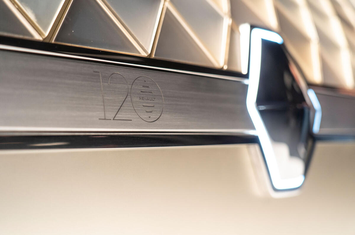 Renault EZ-Ultimo is luxury self-driving limo | Autocar