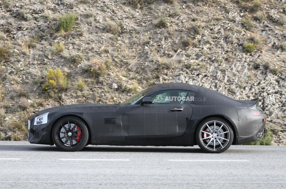 Mercedes' 911 rival spied testing - latest pictures | Autocar