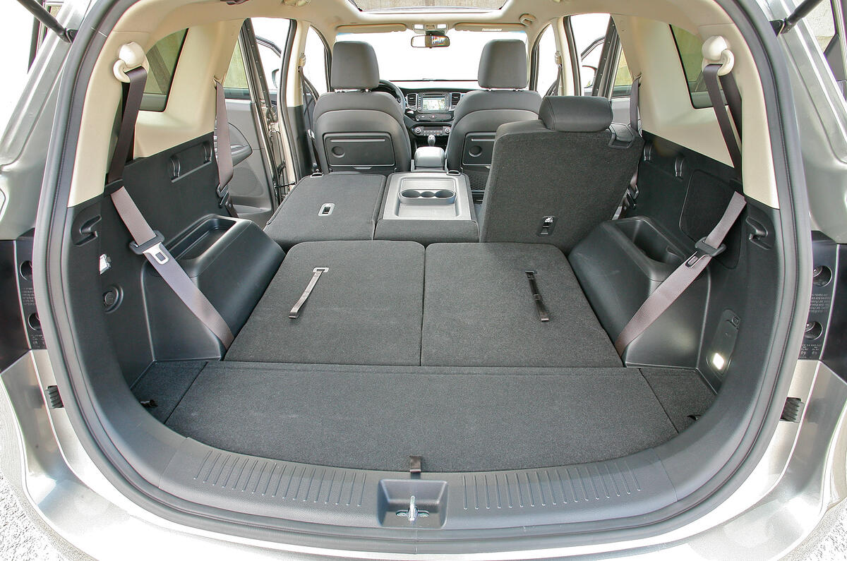 Kia Carens 134bhp 1.7 diesel first drive | Autocar