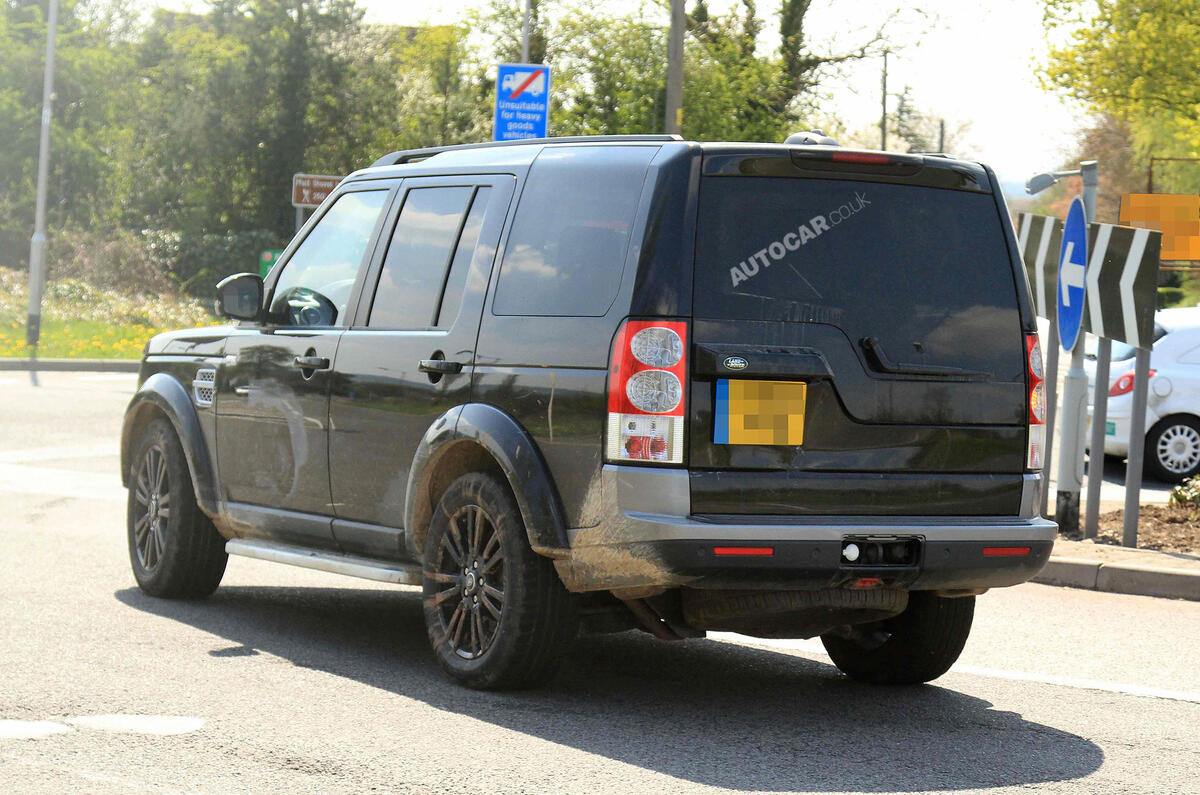 Land Rover Discovery facelift spotted