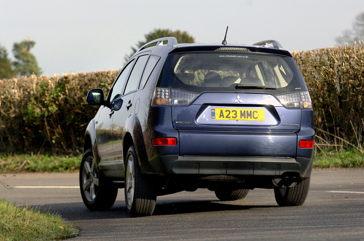 Mitsubishi Outlander 2007-2012 Review (2022) | Autocar