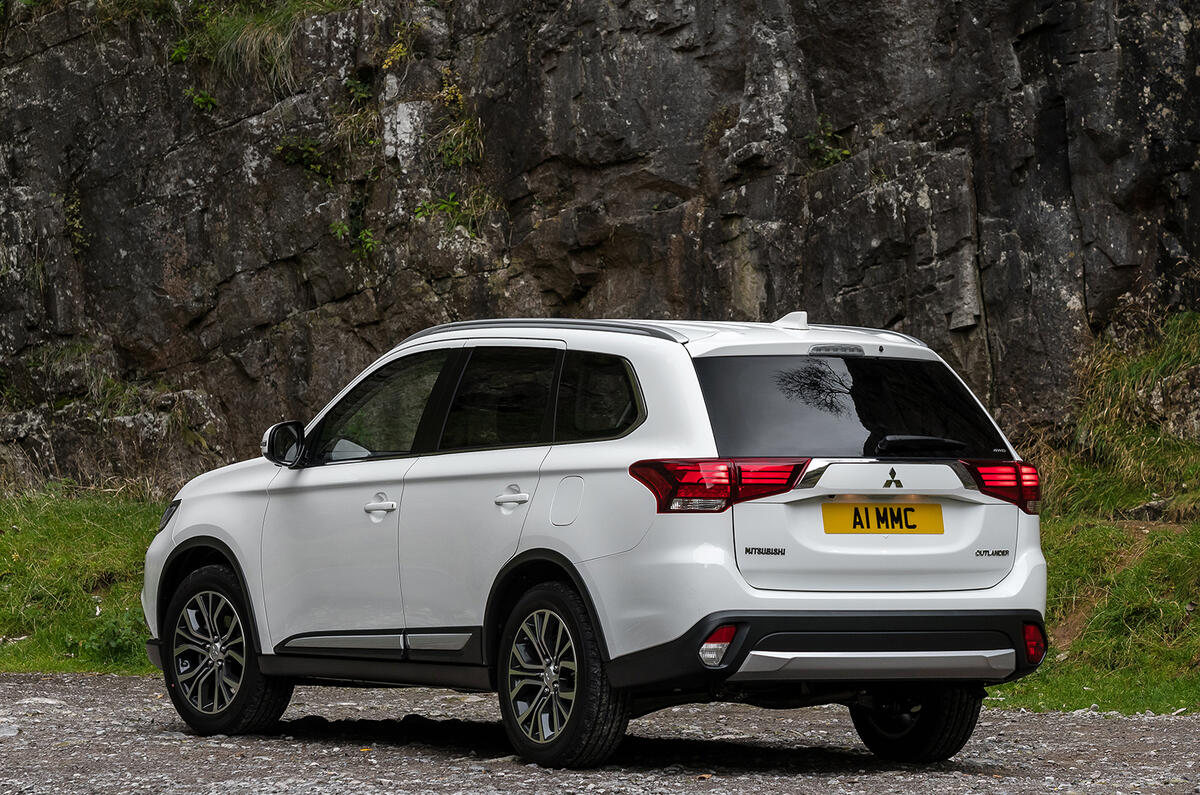 Mitsubishi Outlander Diesel Review 2025, Price & Specs | Autocar