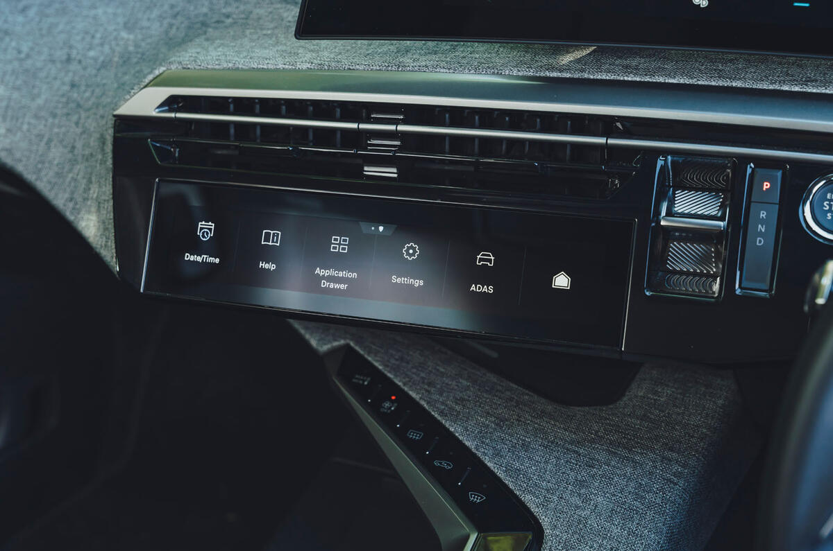 Peugeot e-3008 Review 2025, Price & Specs | Autocar