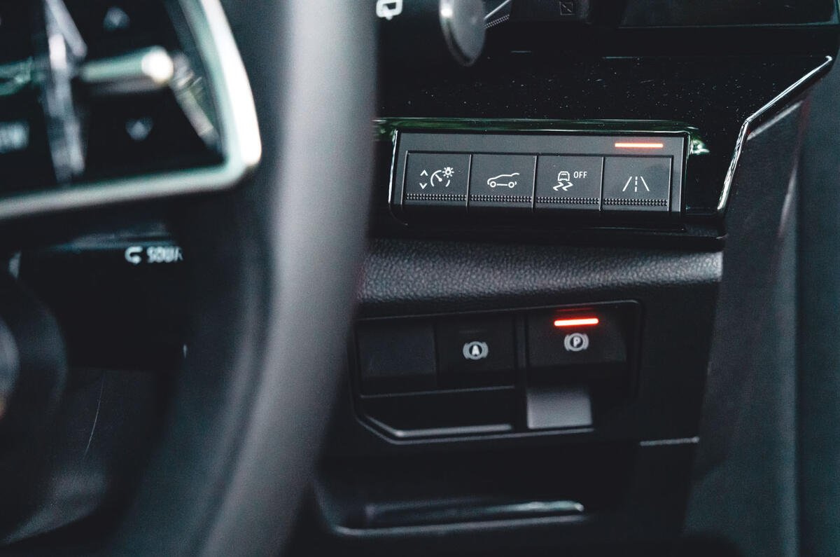 Renault Austral Review 2025, Price & Specs | Autocar