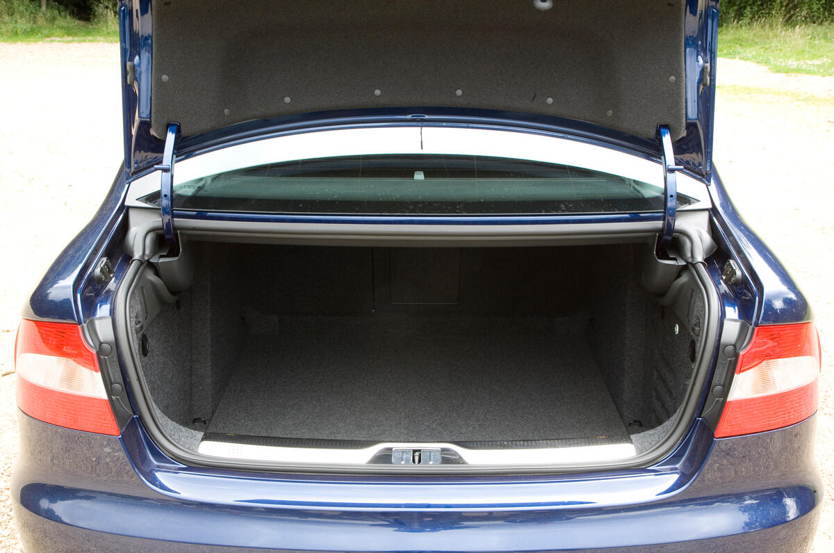 Skoda Superb 2008-2015 Review (2022) | Autocar