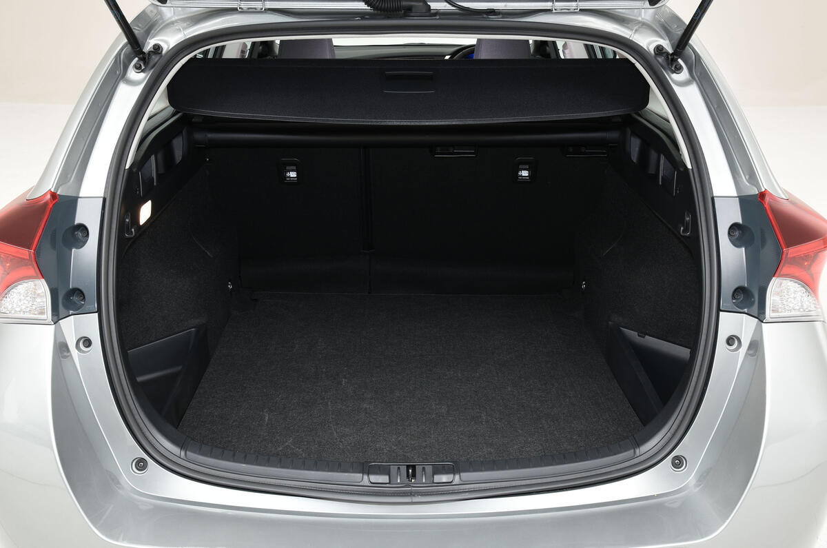 Auris Boot Capacity How Car Specs