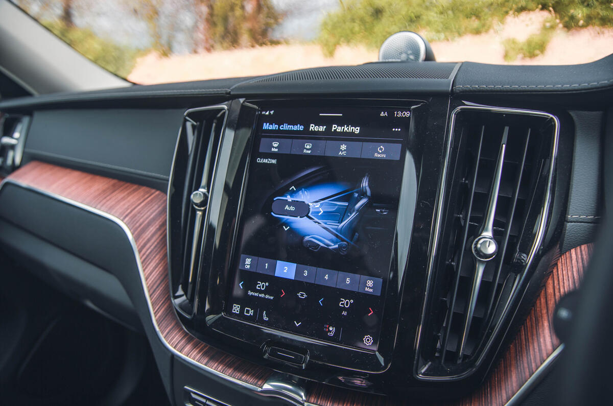 Volvo XC60 Review 2025, Price & Specs | Autocar