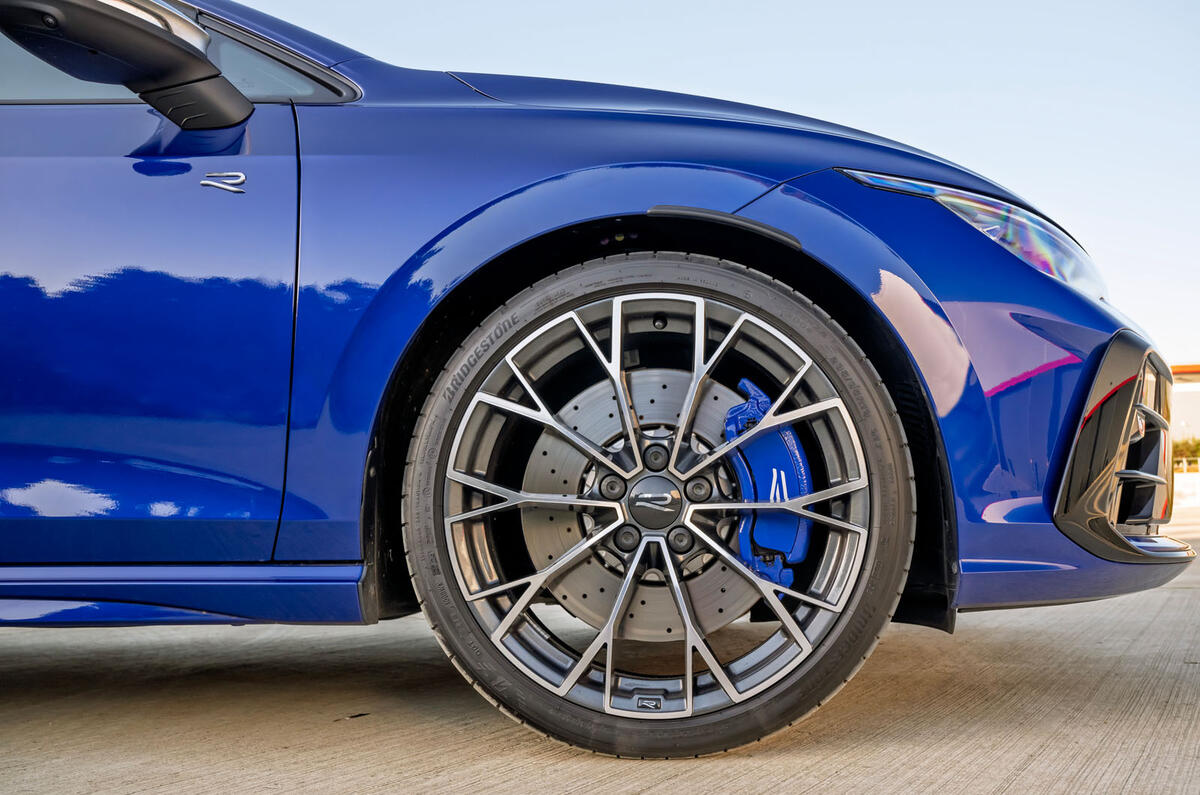 Volkswagen Golf R Review 2025, Price & Specs | Autocar