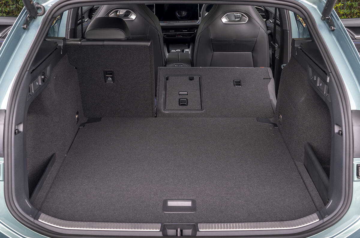 Volkswagen Passat Review 2025, Price & Specs | Autocar